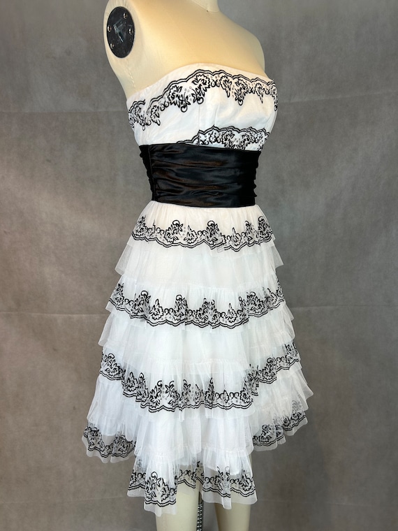 Vintage Strapless White 3 Tiered Party Dress with Wid… - Gem