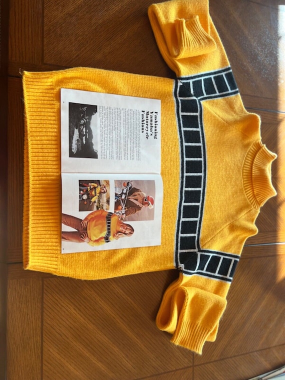 Vintage 1970s Iconic Taxi Yellow with Black Stripe Ya… - Gem