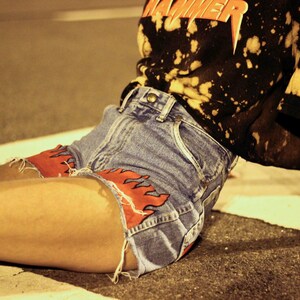 RENEWED VINTAGE Shorts Flames XS, Handpainted Wrangler Blue Red Silver ...