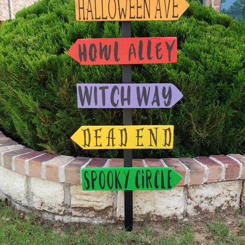 Halloween Directional Wood Sign/ Halloween Decor/ Halloween - Etsy
