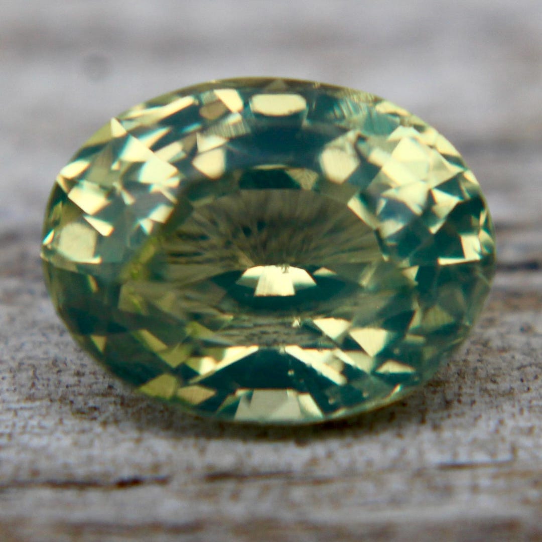 Natürlicher grüner Saphir | 7.80x6.00mm | 1,80 Karat | Nicht erhitzter ...