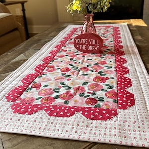 Sassy Scalloped Table Runner / Instant PDF Download / 16" X 40" - Etsy