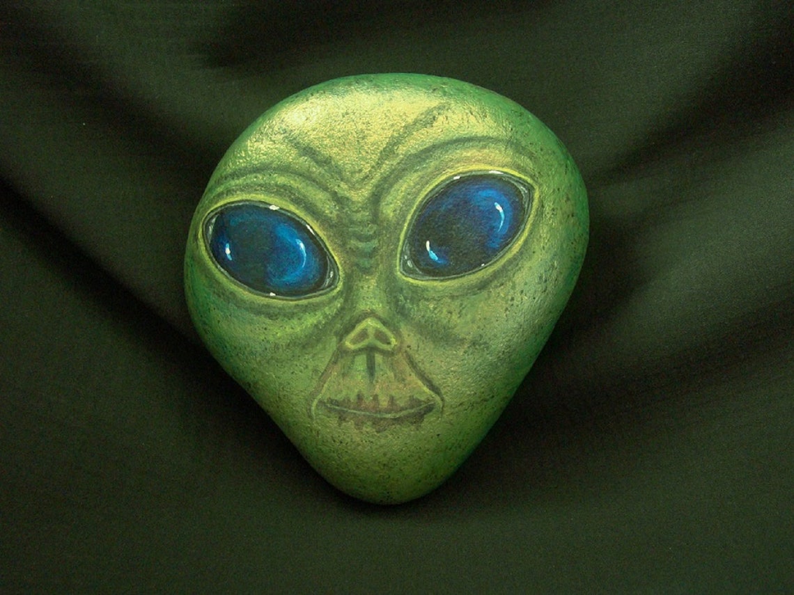 Alien Painted Stone Space Alien Paper Weight Ufo Being - Etsy Denmark