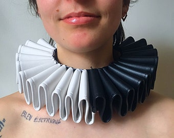 Clown Collar // Elizabethan Ruff / White Faux Leather / Vinyl / Zirkus ...