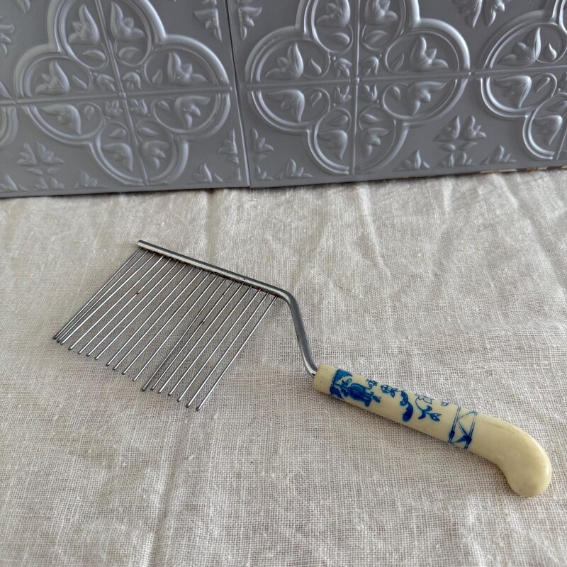 Bakelite Cake Cutter - Etsy