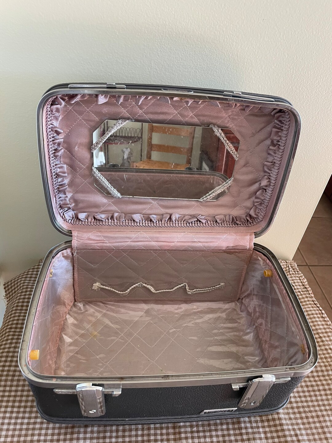 Vintage Train Case ~ American Tourister ~ Pink Satin Interior - Etsy