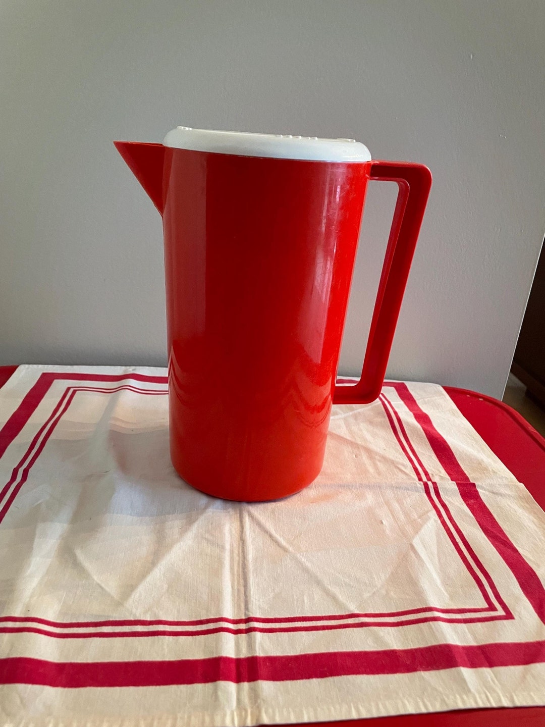Vintage Pitcher ~ Red With White Lid - Etsy