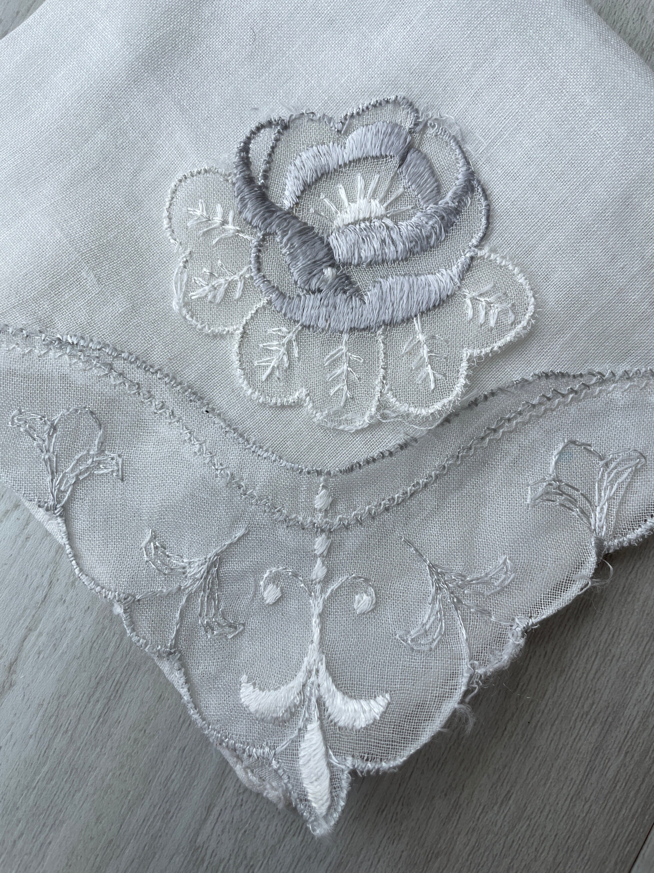 Vintage Handkerchief ~ White With Floral Applique and Lace Detail - Etsy