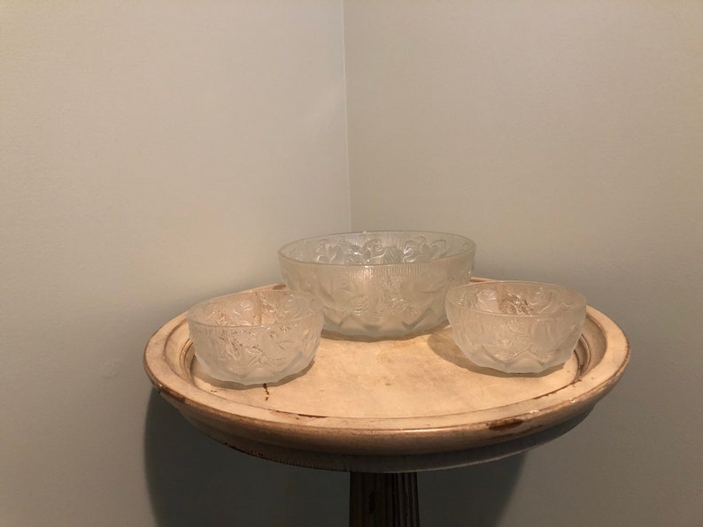 Covetro Italian Pressed Glass Serving Bowl With Rose Details - Etsy