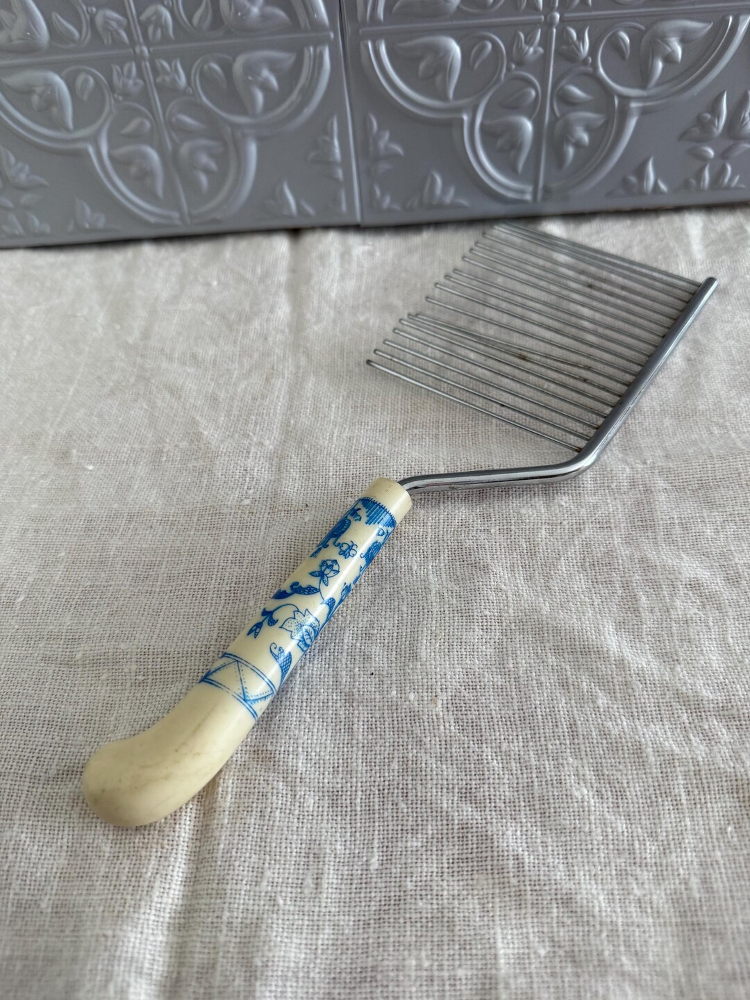 Bakelite Cake Cutter ~ Blue Onion Style ~ Vintage Kitchenware - Etsy