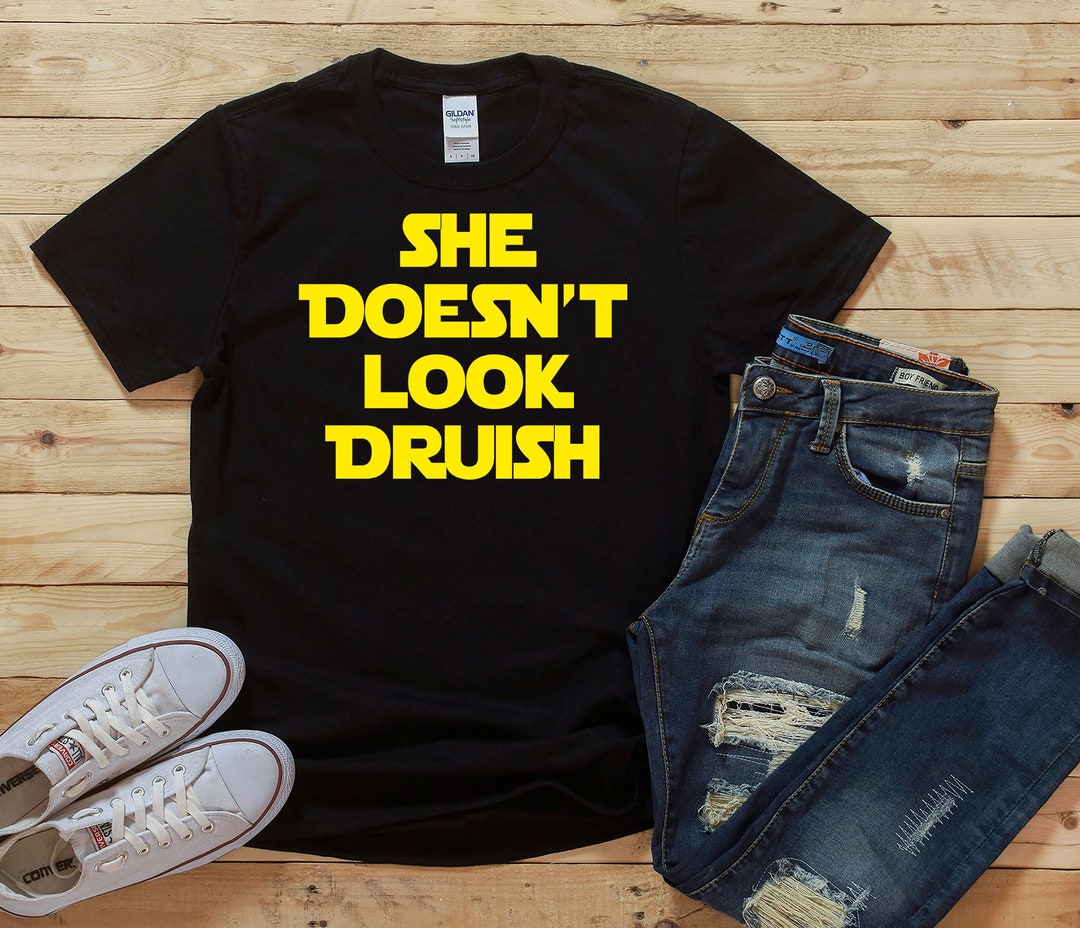 She Doesn't Look Druish - Short-sleeve Unisex T-shirt - Etsy