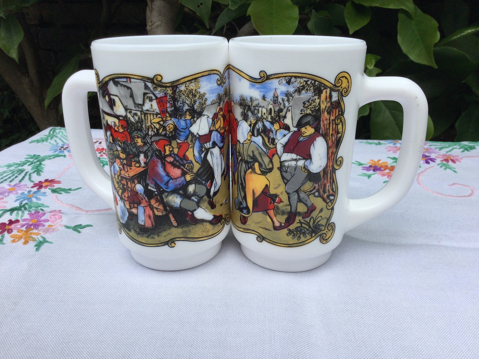 Two Retro Arcopal Mugs- Medieval Scene - Etsy UK