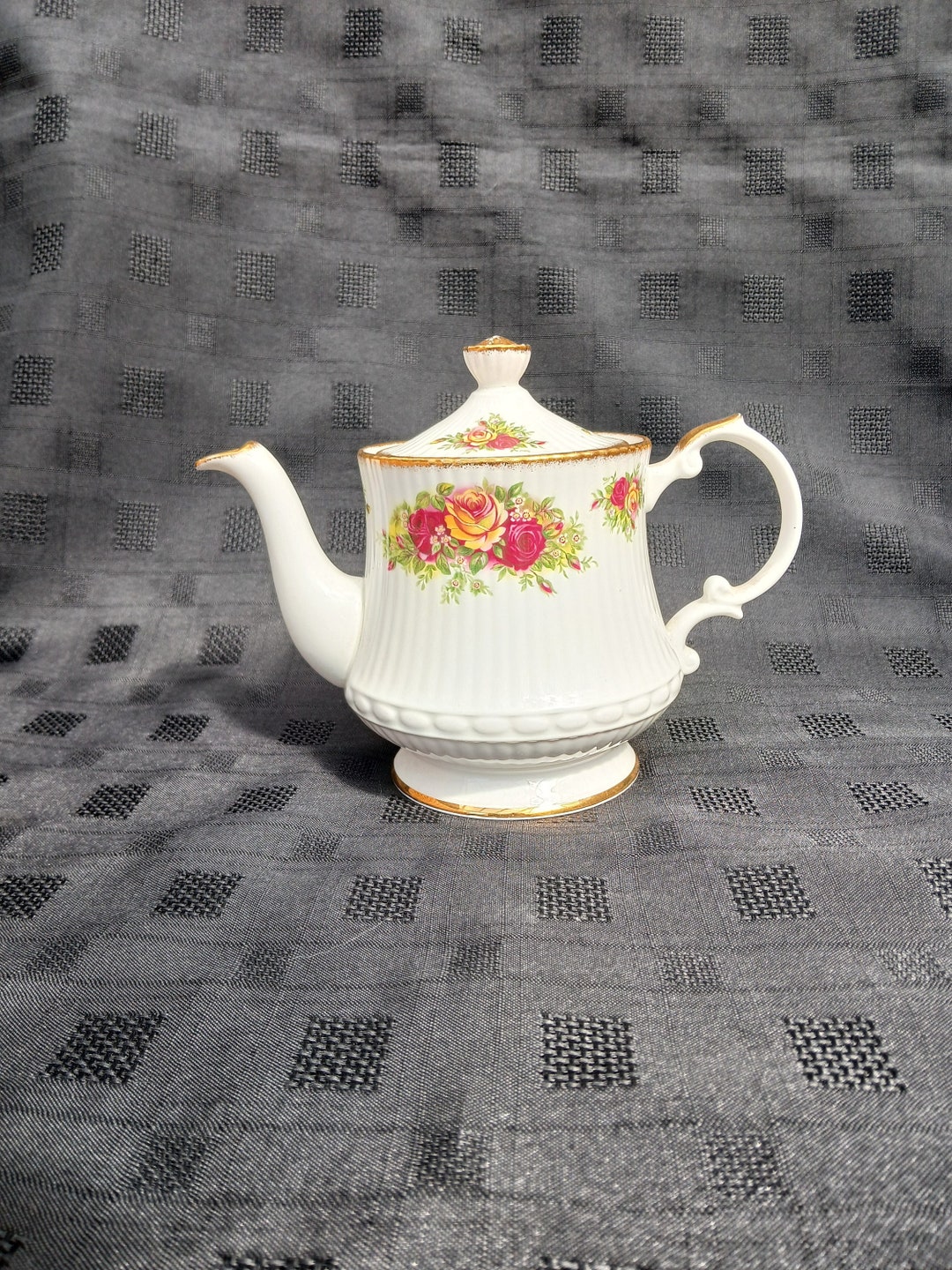 Vintage Fine China Teapot, Elizabethan Pottery, Staffordshire - Etsy