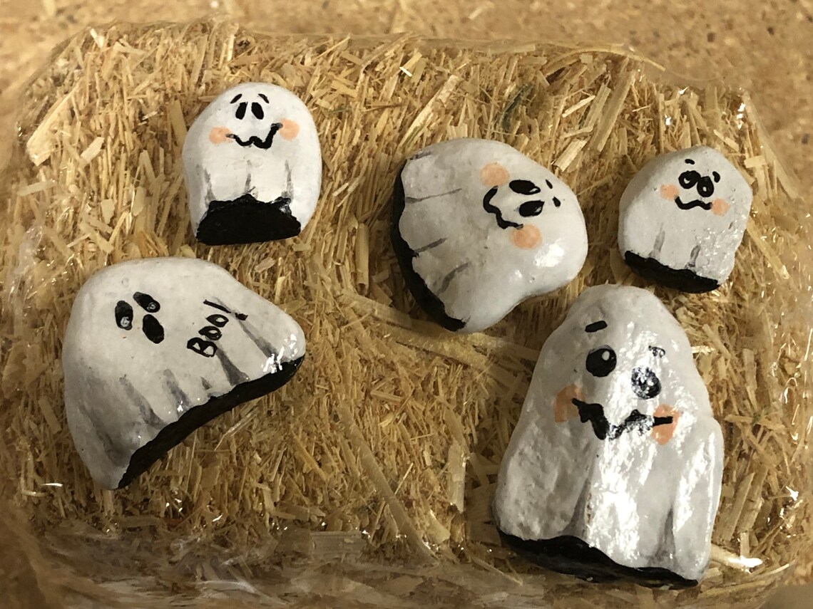 5 GHOSTS Hand Painted Rocks/ Halloween Decor/ Trick or Treat/ - Etsy