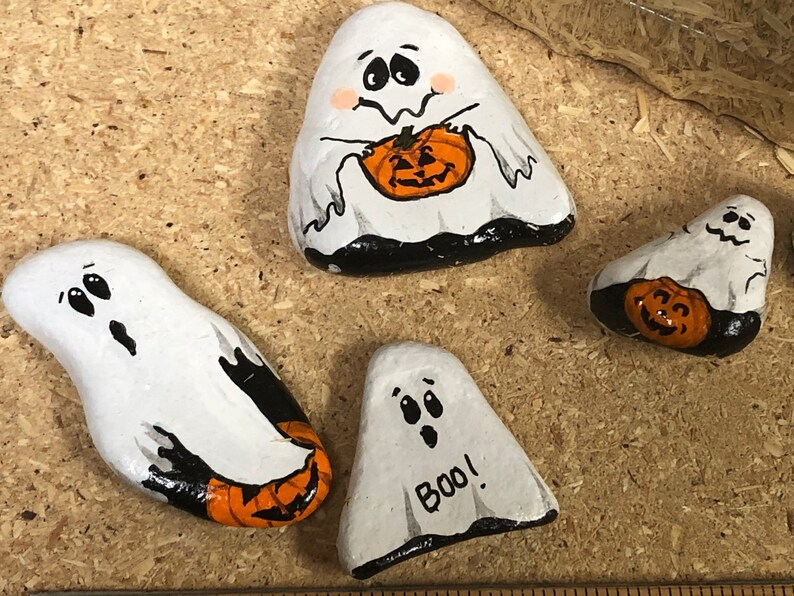 5 GHOSTS Hand Painted Rocks/ Halloween Decor/ Trick or Treat/ - Etsy