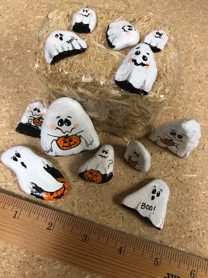 5 GHOSTS Hand Painted Rocks/ Halloween Decor/ Trick or Treat/ - Etsy