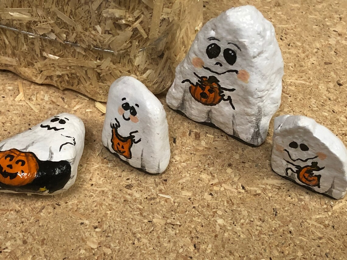 5 GHOSTS Hand Painted Rocks/ Halloween Decor/ Trick or Treat/ - Etsy