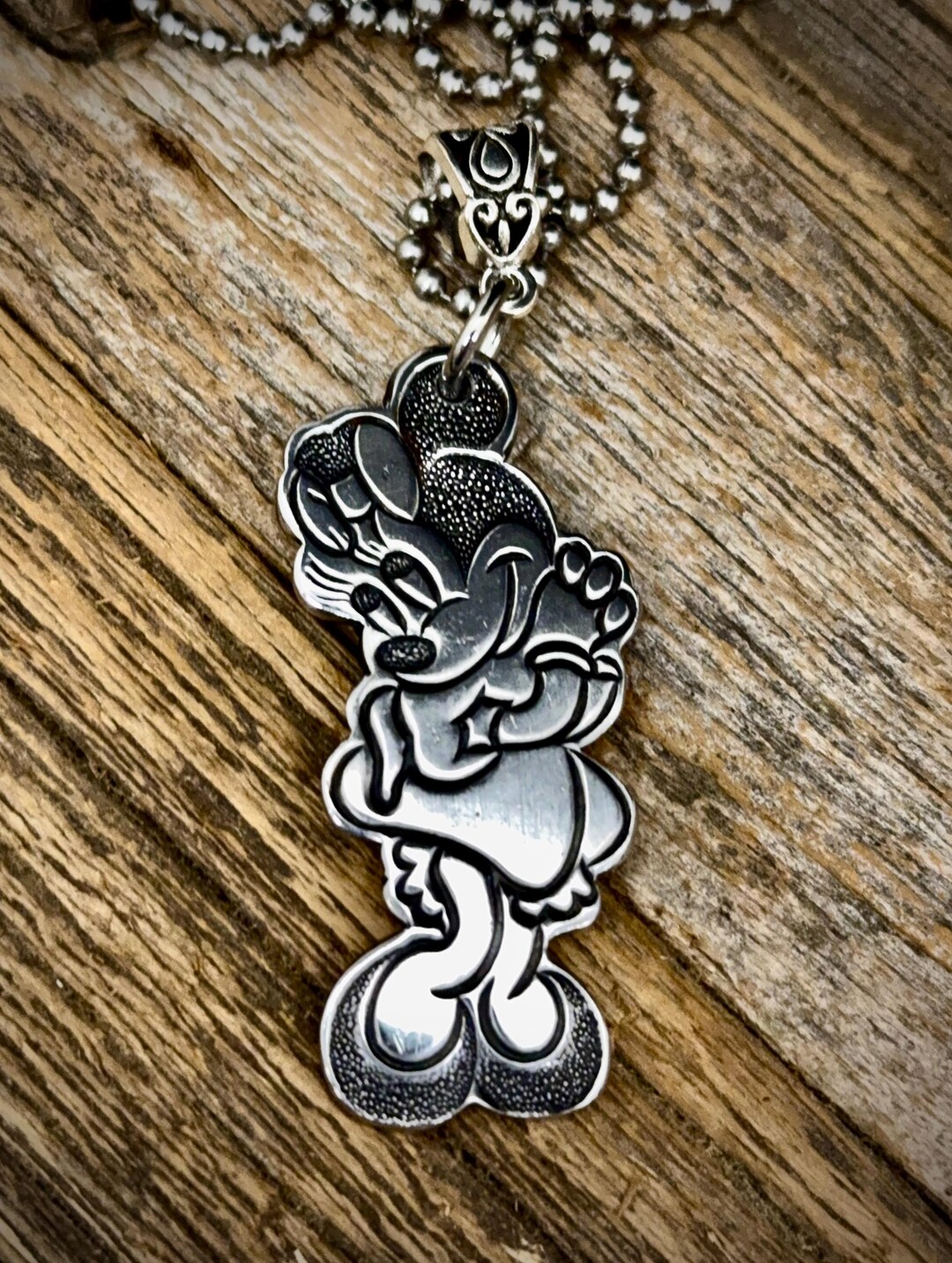 Minnie Mouse Pendant - Etsy