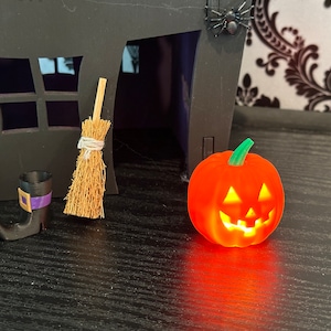 Mini Jack O Lantern LED Light up Halloween and Fall Decor for Haunted House, Dollhouse, Diorama ...