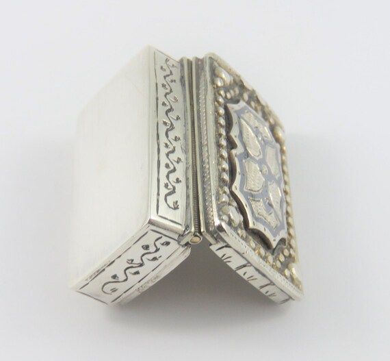 800 Silver Rectangular Box With a Hinged Lid - Gem