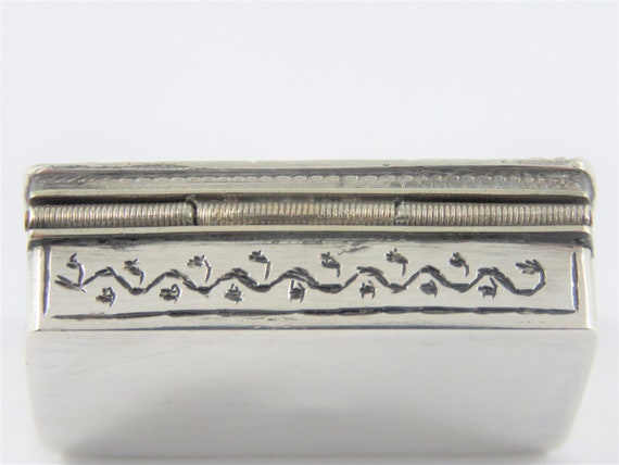 800 Silver Rectangular Box With a Hinged Lid - Gem