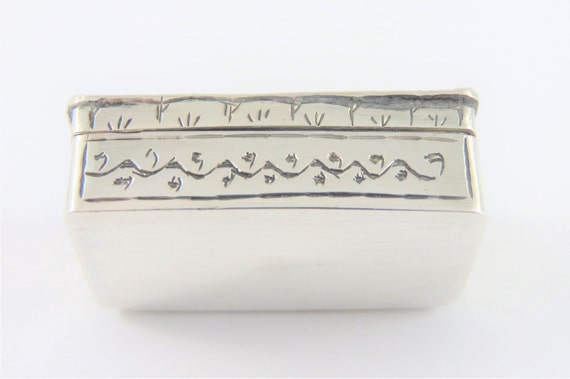 800 Silver Rectangular Box With a Hinged Lid - Gem