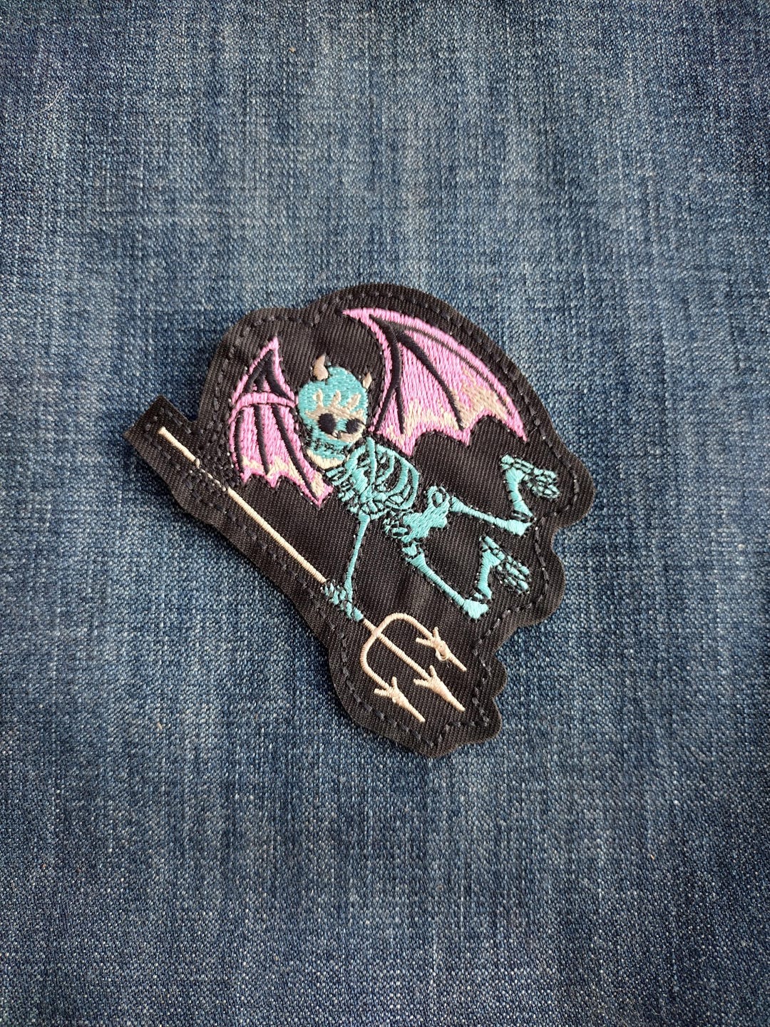Flying Demon Devil Skeleton Gargoyle Skull With Pitch Fork Halloween ...