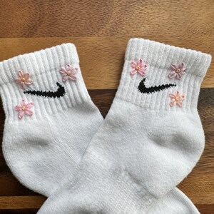 Hand Embroidered Pink Daisy Socks (nike - Authentic) - Etsy