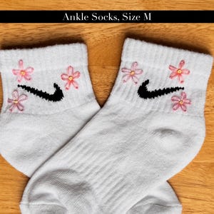 Hand Embroidered Pink Daisy Socks (nike - Authentic) - Etsy