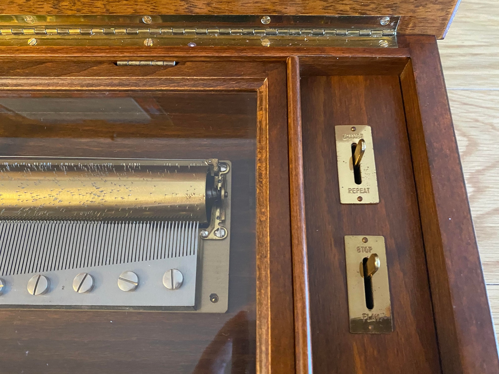 Reuge 144 Note Inlaid Burl Music Box W/ Horse & Carriage Motif ...