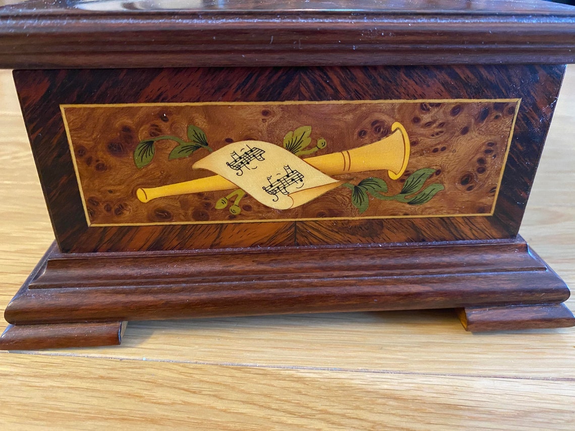 Reuge 144 Note Inlaid Burl Music Box W/ Horse & Carriage Motif ...