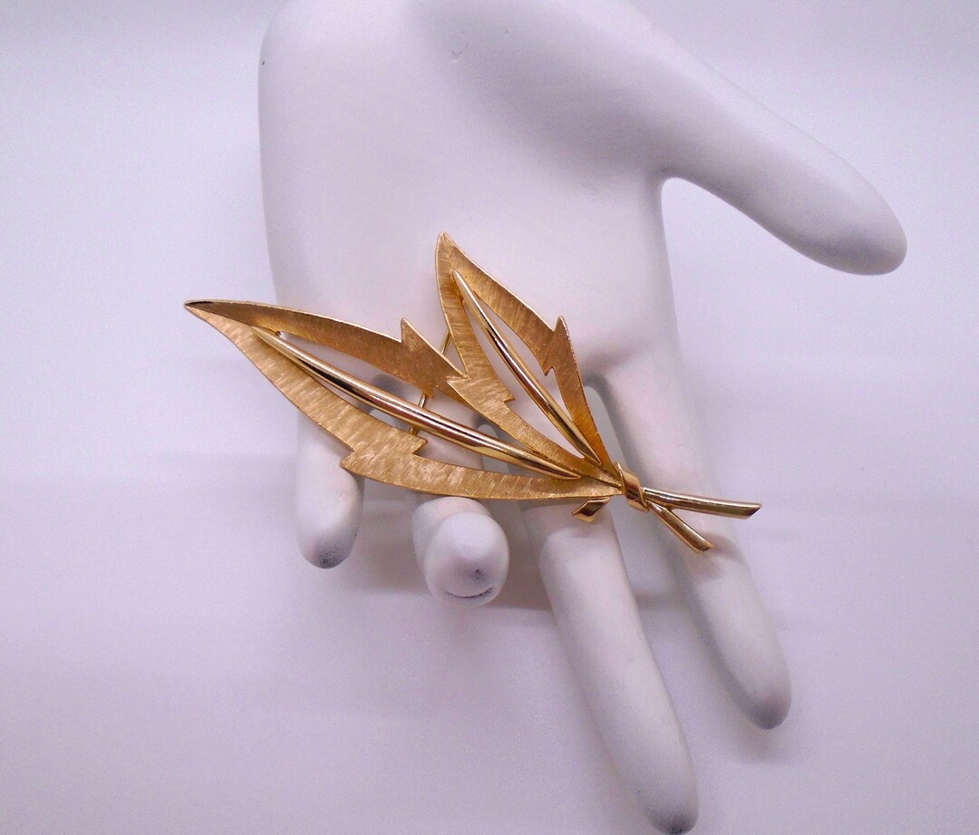 Vintage Crown Trifari Gold Tone Leaf Brooch - Etsy