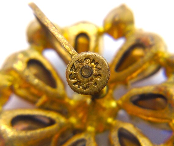 Vintage Gold Tone Prong Set Multi Color And Clear Pea… Gem