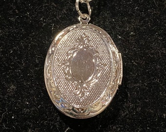 Small, Silver, Oval, Locket, Necklace - Etsy