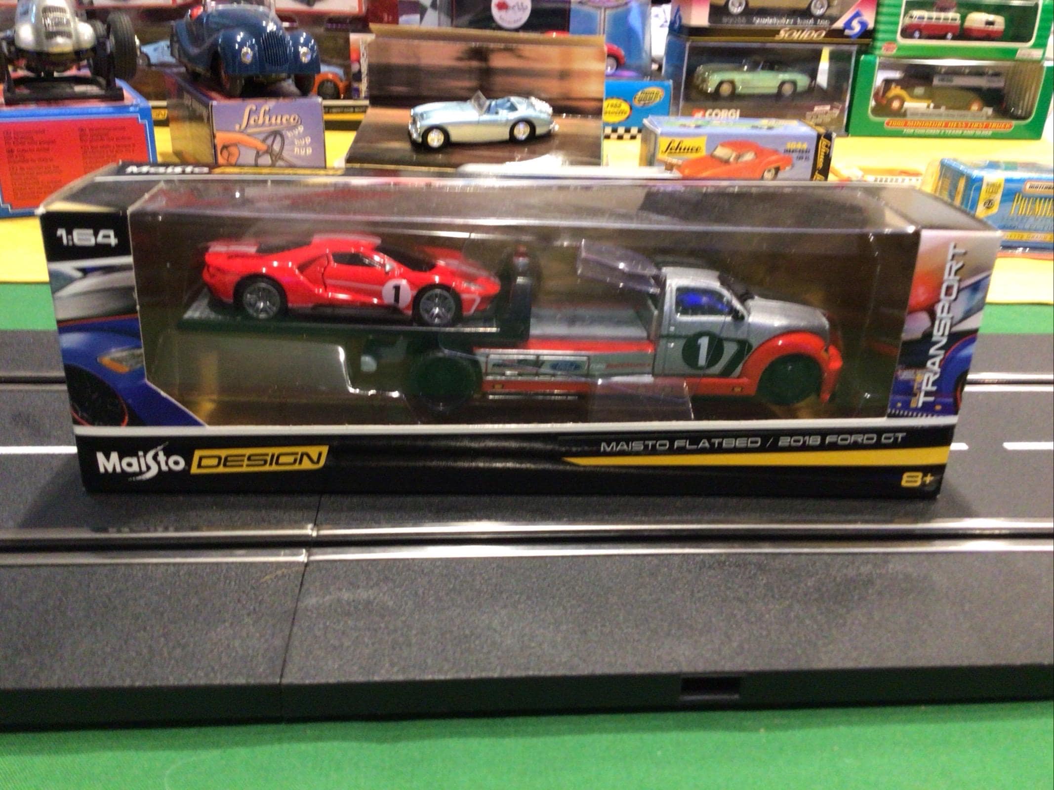 Maisto Design Flatbed Truck & 2018 Red Ford GT Exotic Sports Car 1/64 ...