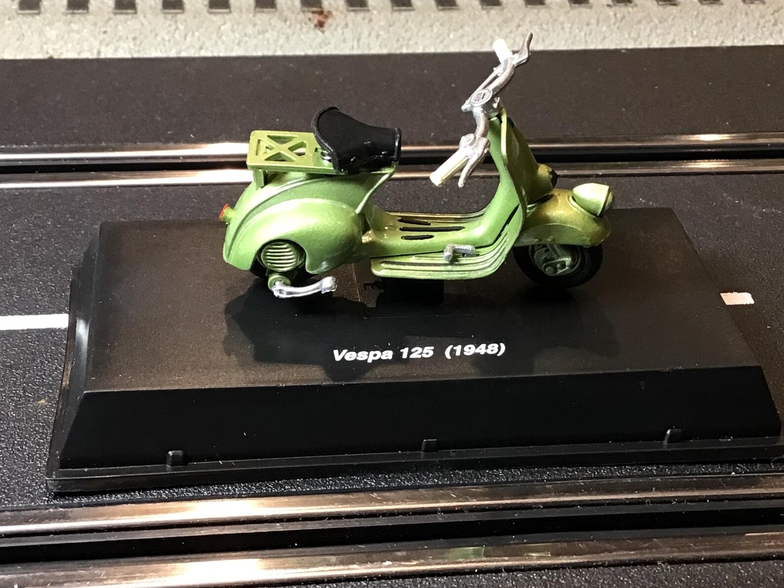 Vespa 125 1948 Green Diecast 1/32 Scale Scooter Moped Motorcycle Newray ...
