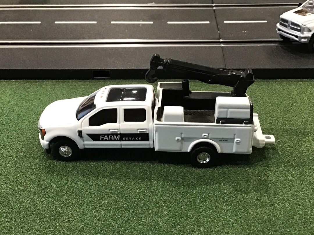 ERTL Ford F-300 Extended Cab W/winch 1/64 Scale Diecast and Rubber ...
