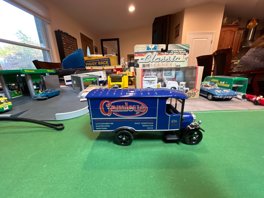 Corgi Classics Gamleys Thornycroft Delivery Van Die-cast 1:43 Scale Se ...