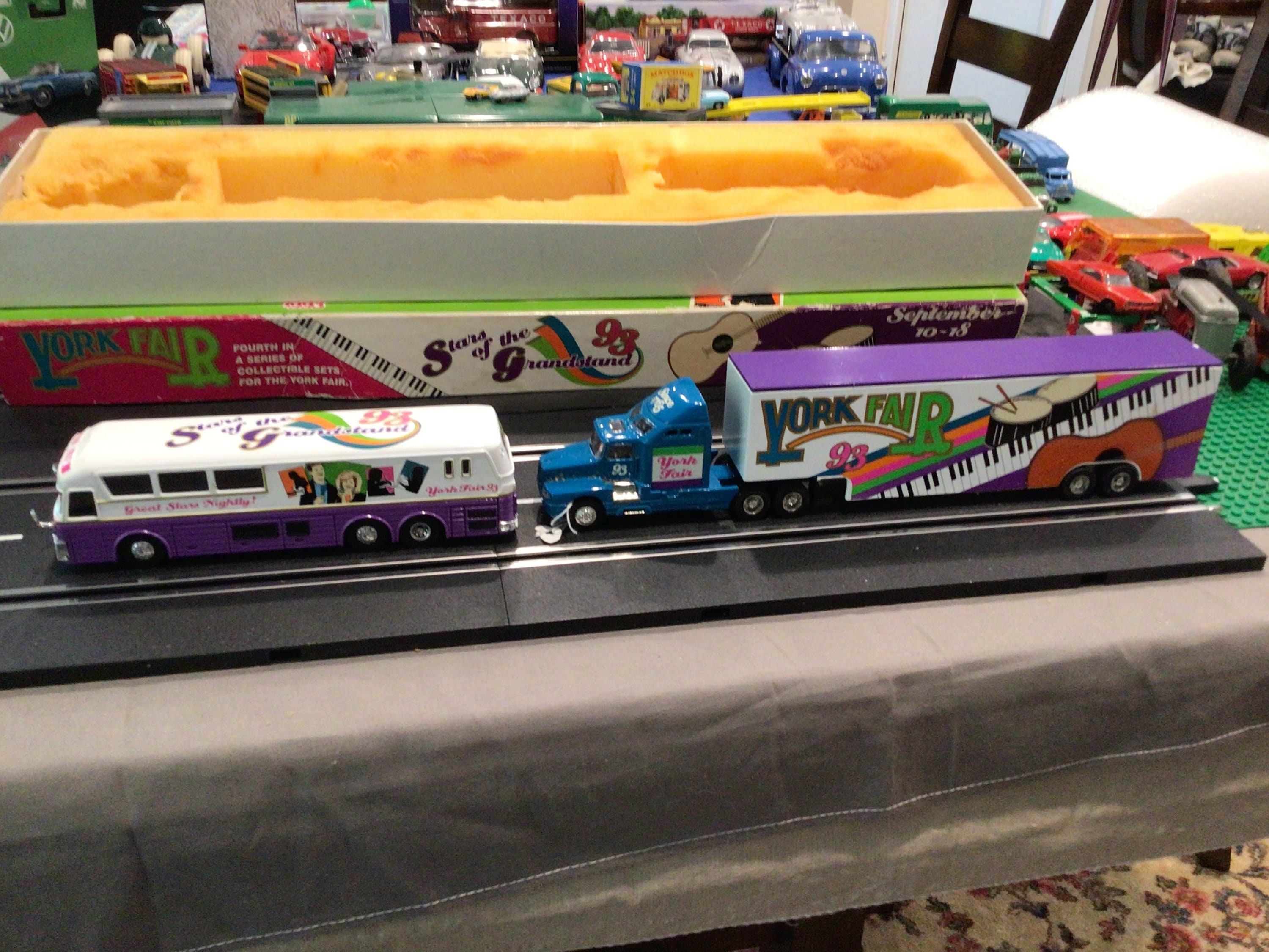 White Rose Collectibles Diecast 1993 York Fair Bus and Tractor Trailer ...