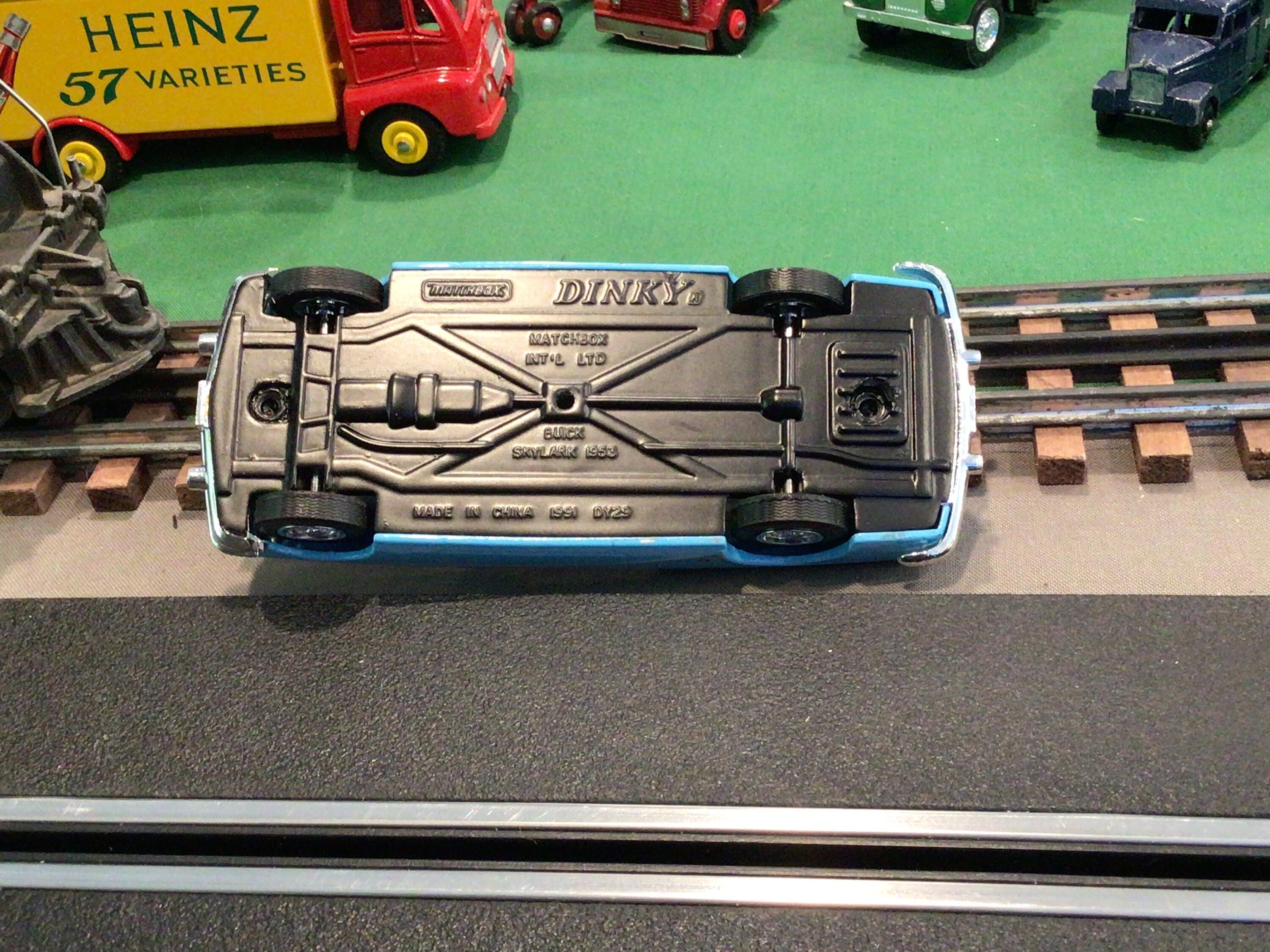 Matchbox Dinky Collection Blue 1953 Buick Skylark Roadster Die-cast 1: ...