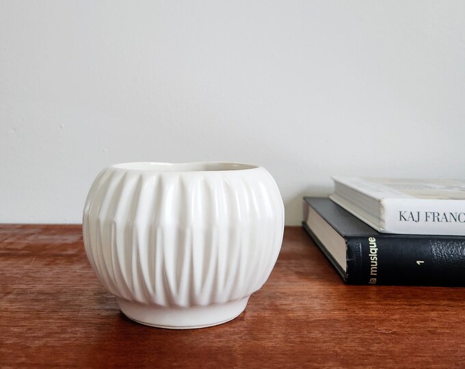 MCM Mccoy 685 Ribbed White Planter Succulent Pot USA Pottery - Etsy