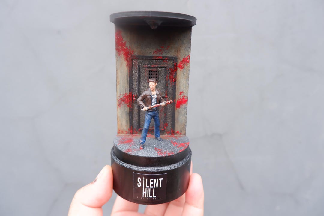 Miniature Harry Mason LED Lamp Glass Dome - Welcome to Silent Hill ...