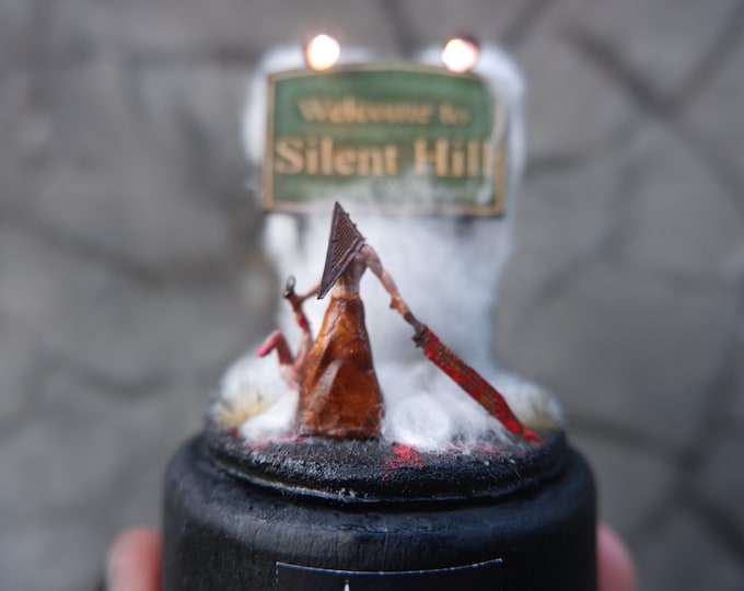 Pyramid Head LED Lamp Glass Dome Vers 1.0 - Welcome to Silent Hill ...