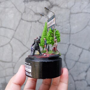 Welcome to Raccoon City - Nemesis - Mini Diorama Zombie - T Virus ...