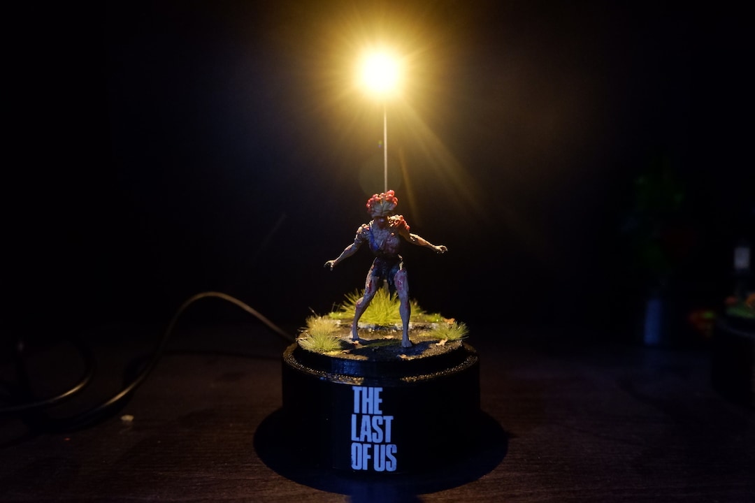 Glass Dome LED - Serial Zombie Diorama - Clicke - Game Movie Scene ...