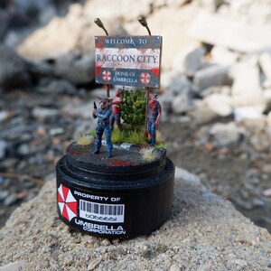 Leon S Kennedy - Welcome to Raccoon City - Mini Diorama Zombie - T ...