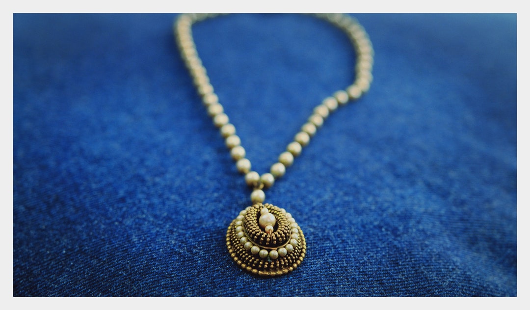 Quincy Necklace vintage, gold and faux pearl perfect for everyday - Etsy.de