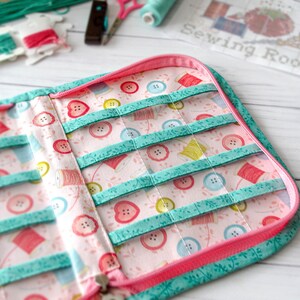 Flora and Fawn Patchwork Small Thread Zipper Organizer, Floss Keeper for 24 Bobbins - Etsy