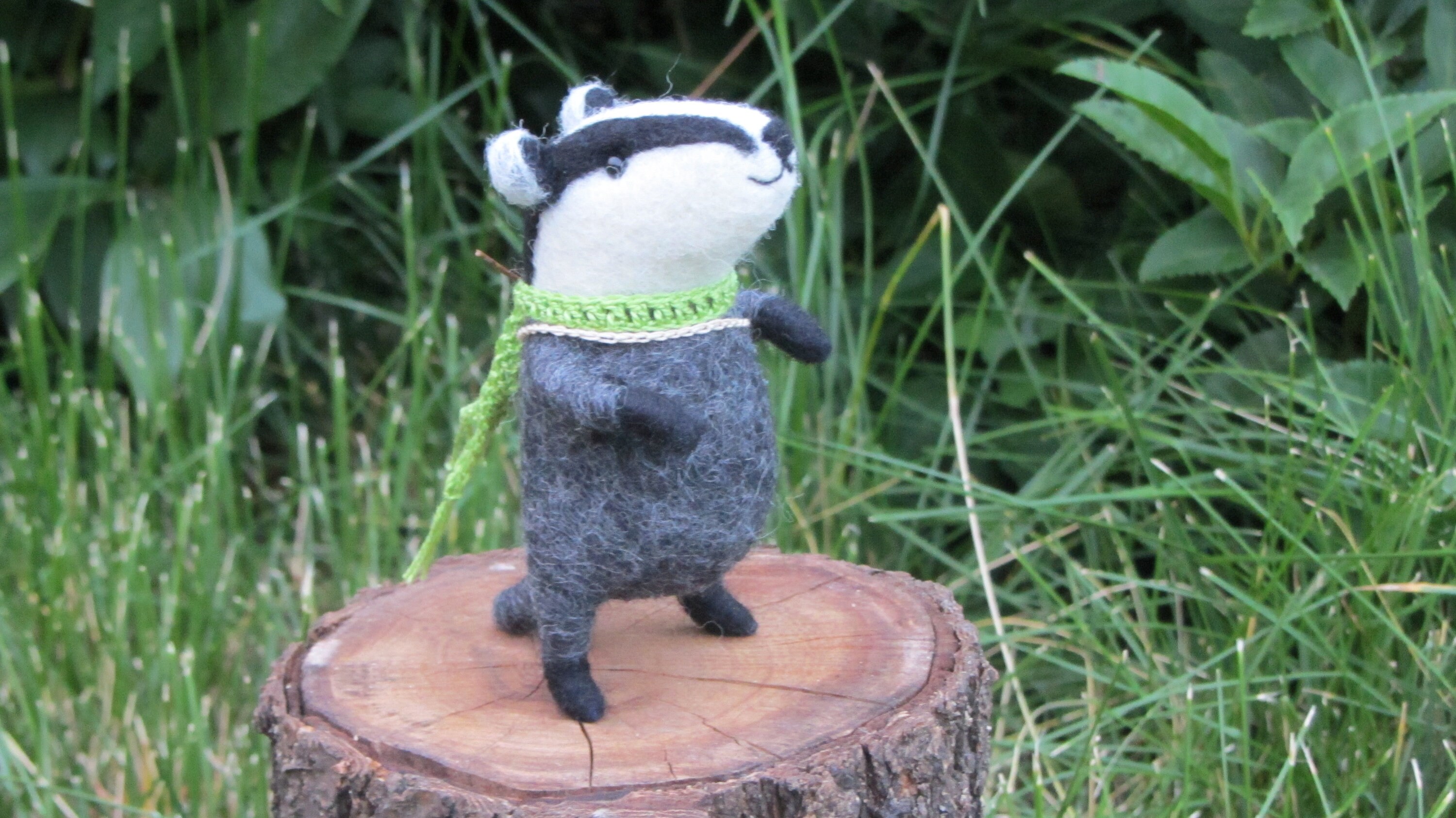 Needle Felted Badger With Scarf, Bag and Acorn. Felted Toy. Figurines ...