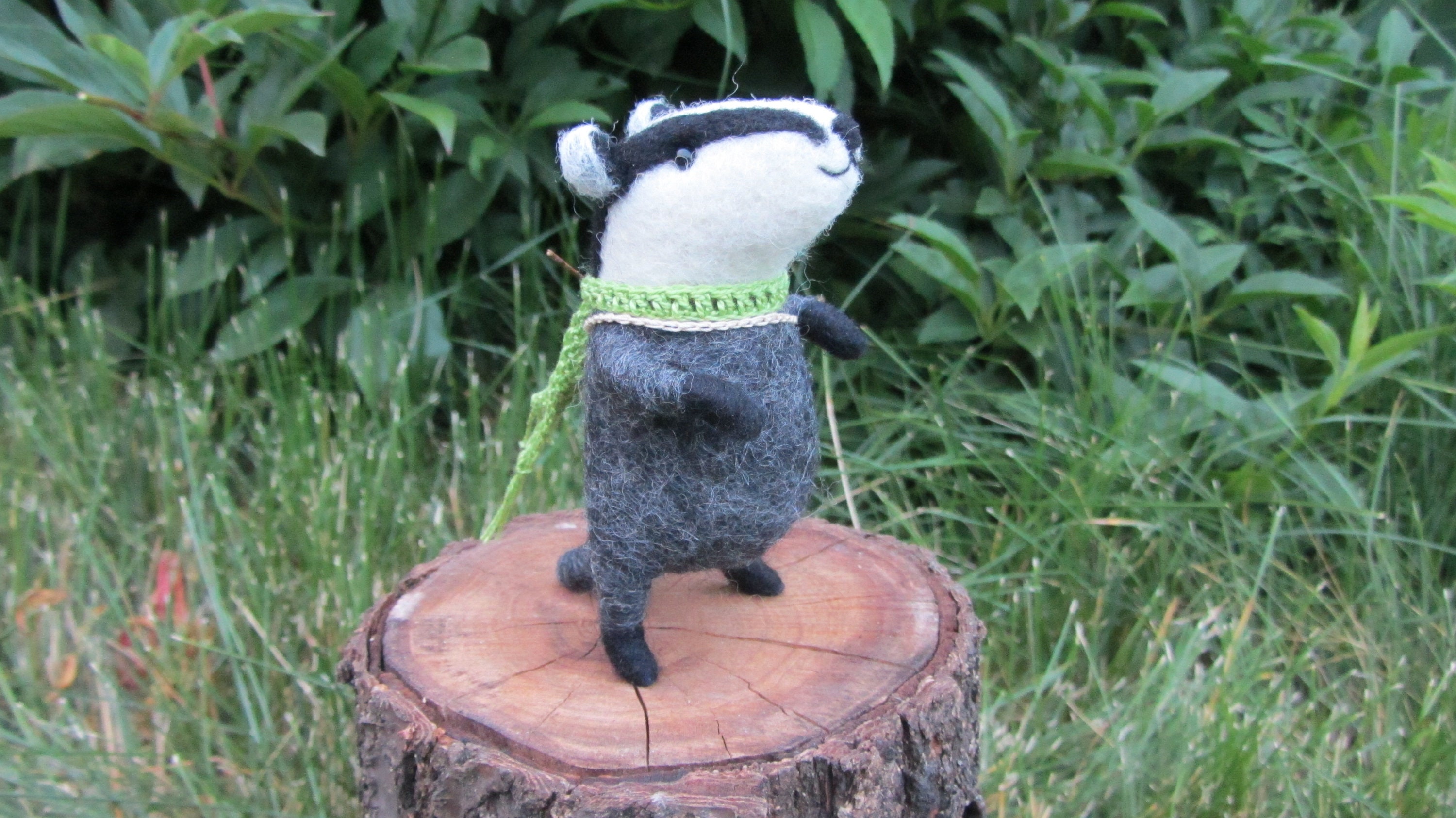 Needle Felted Badger With Scarf, Bag and Acorn. Felted Toy. Figurines ...